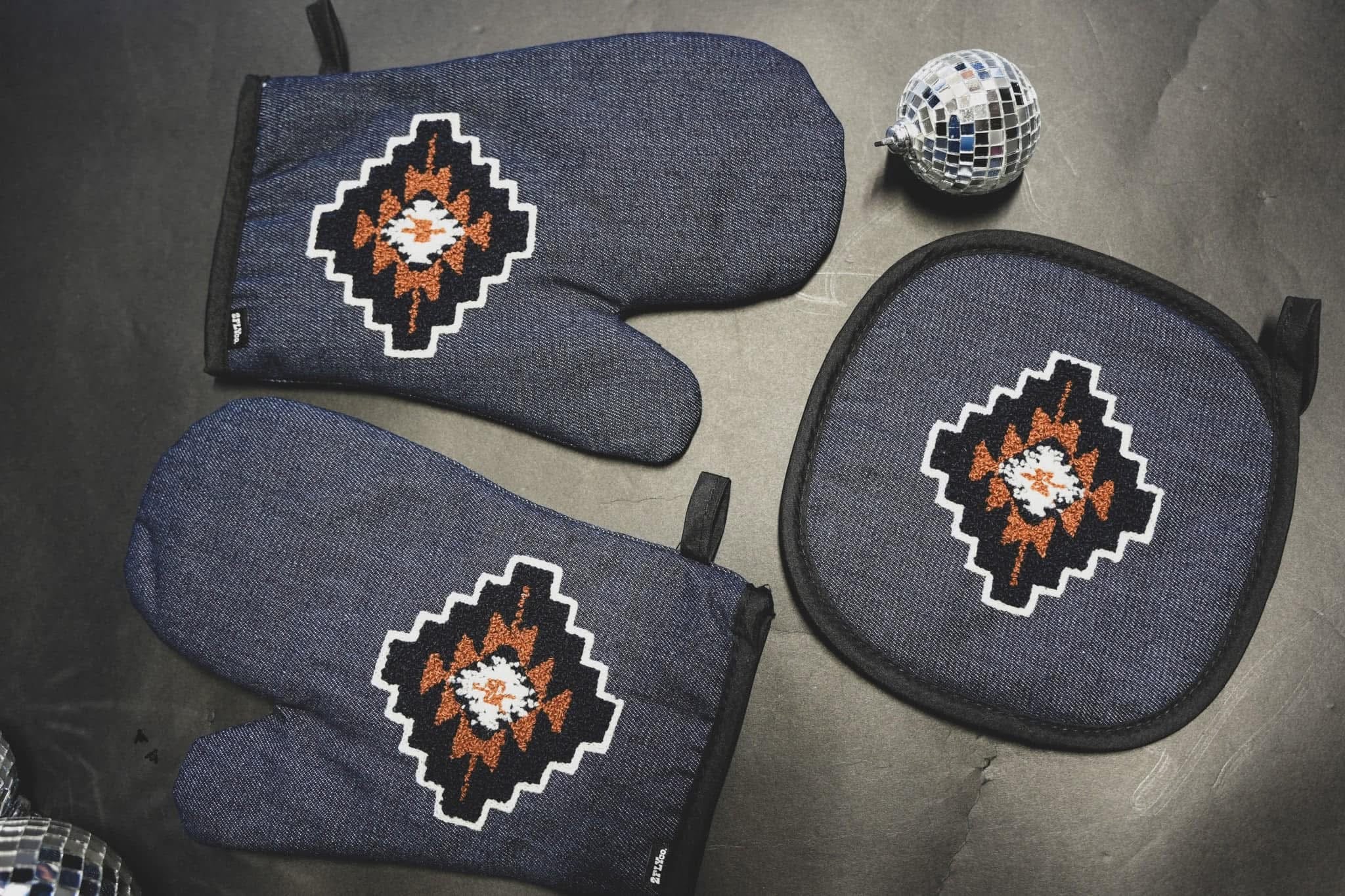 Aztec Hot Stuff Mitt Set – Gypsy Ranch Boutique
